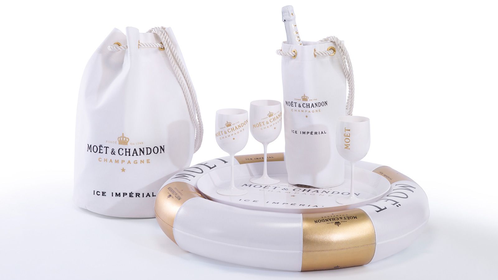Moët & Chandon launches floating Champagne bar